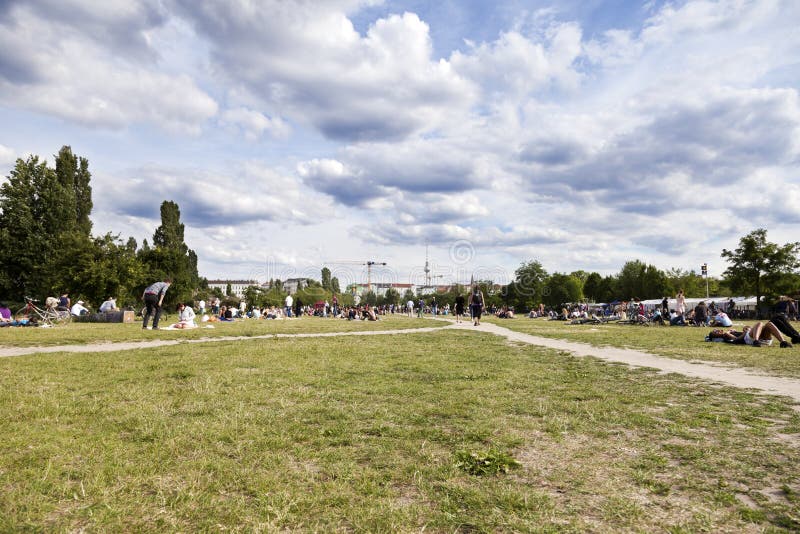 Domingo En El Parque Berlin Germany De Mauer Foto editorial - Imagen de ...