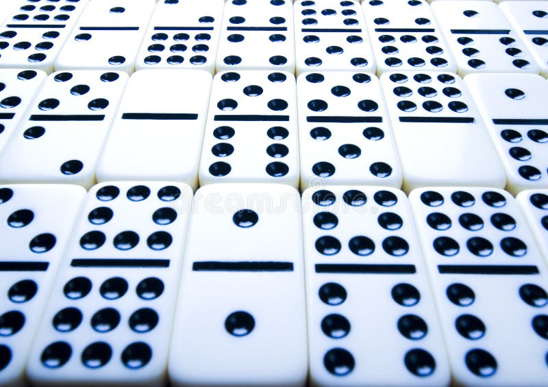 Domino photo stock. Image du endroit, configuration, action - 6304952