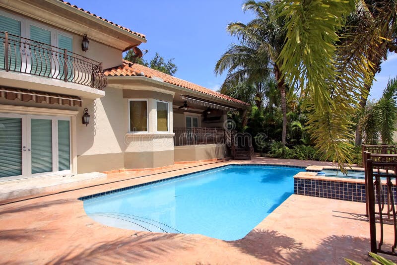 Domowy basen zdjęcie stock. Obraz złożonej z szeroki - 10071686