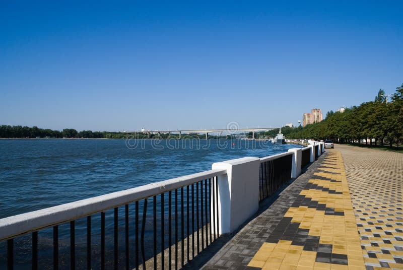 Rostov-on-Donstadt Und Fluss Don Stockfoto - Bild von strom, städtisch ...