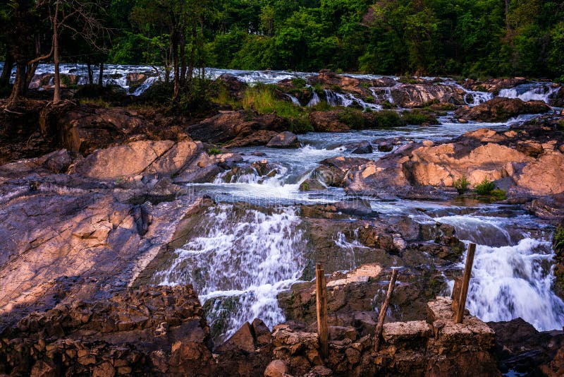 Don Pha Pheng Waterfall, Laos Stock Image - Image of green, landmark ...