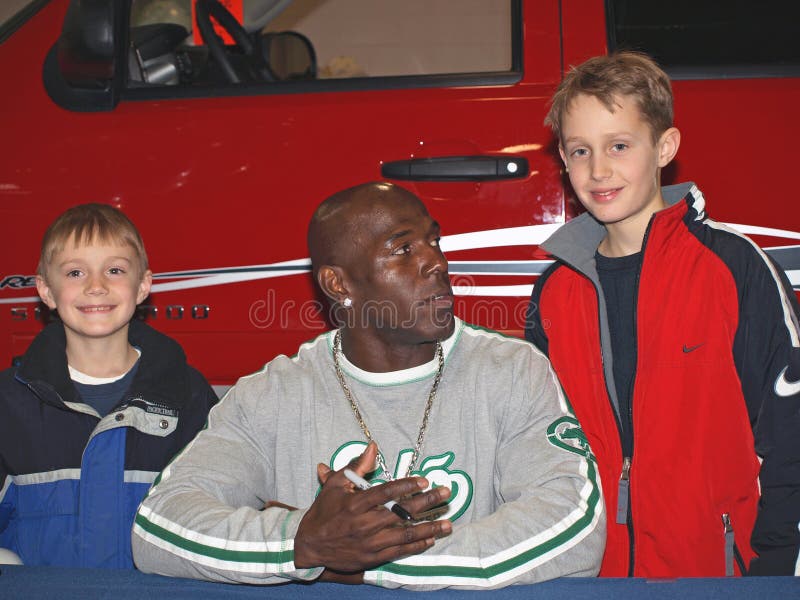 Donald Driver of the Green Bay Packers Editorial Photo - Image of ball ...