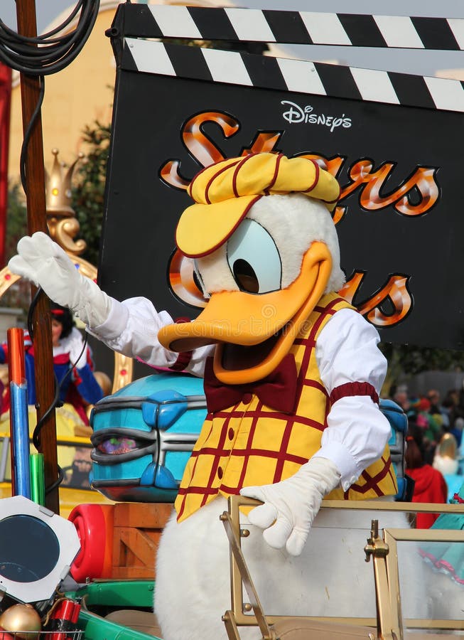 Donald Duck on a Float editorial photo. Image of festival - 49276741