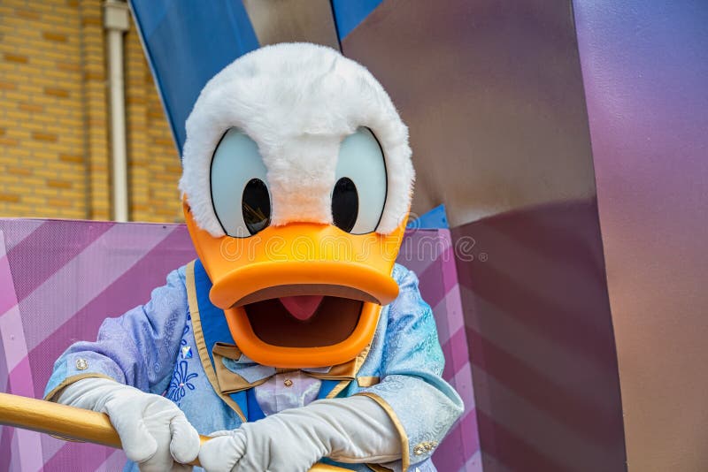 Donald Duck Character at DIsney Magic Kingdom Editorial Image - Image ...