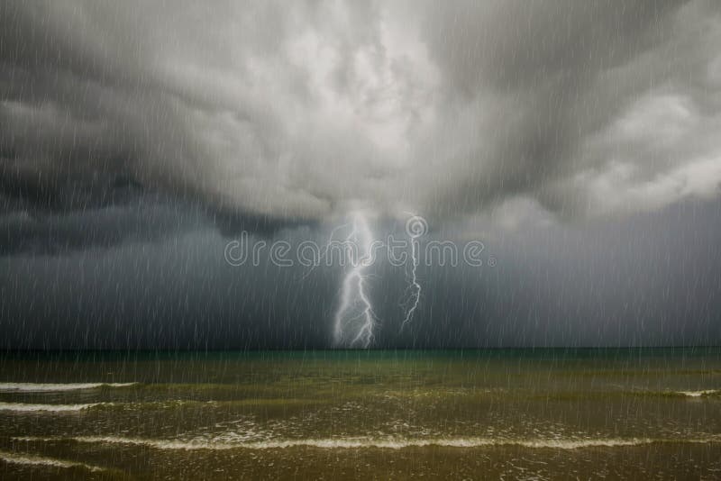 Onweersbui stock foto. Image of atmosfeer, onweersbui - 33595170