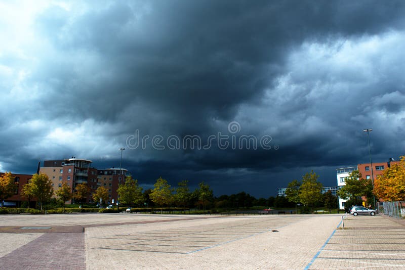 Donder strom in de Alpen stock afbeelding. Image of sereen - 25785943