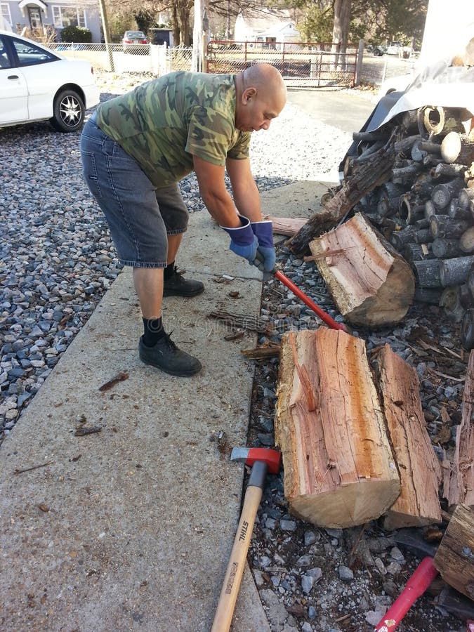 Splitting Huge Firewood Log Editorial Photography - Image of wood, huge ...