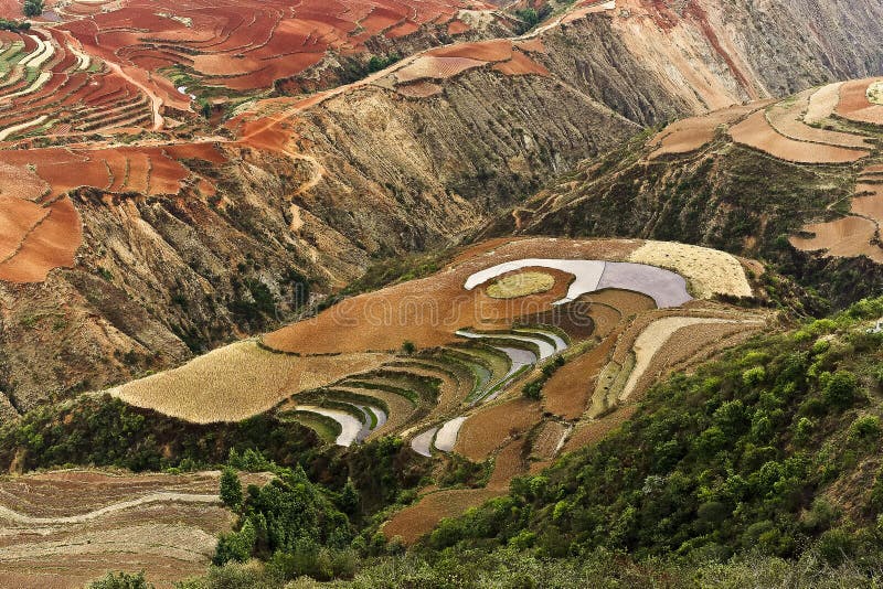 Dongchuan, Tierra Del Rojo De Yunnan Foto de archivo - Imagen de ...