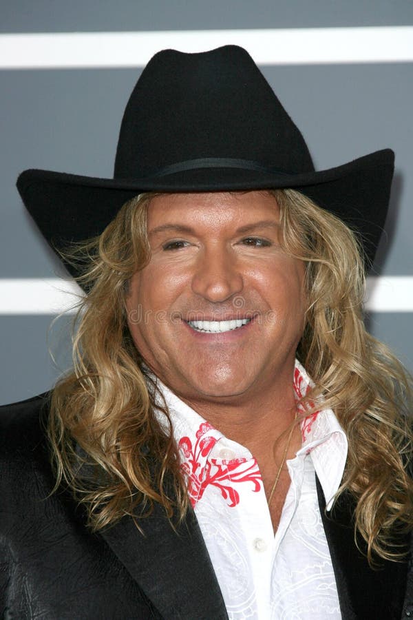 Joe Flanigan editorial photography. Image of autographs - 26906952