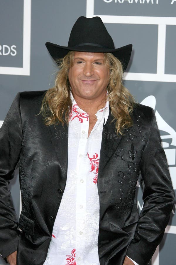 Joe Flanigan editorial photography. Image of autographs - 26906952