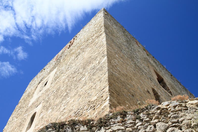 Tour du donjon image stock. Image du blanc, république - 77508383