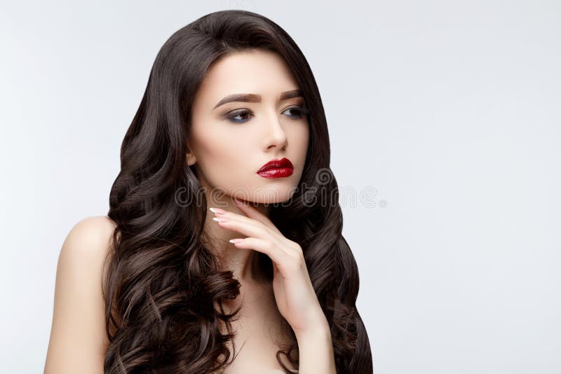 Donkerbruin Aziatisch Meisje Met Lang Krullend Haar Stock Foto - Image ...