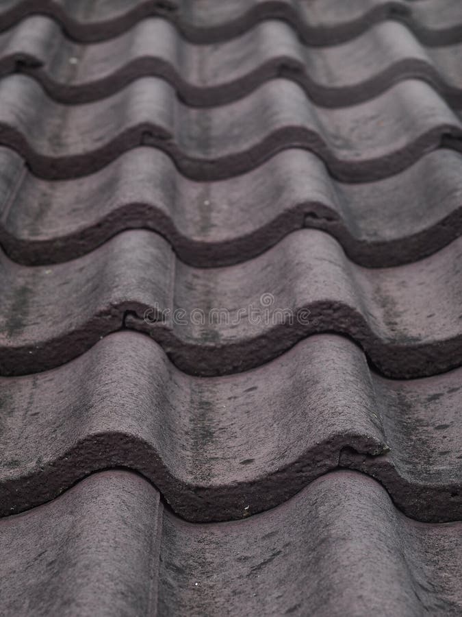 Donkerrode Bruine Zware Dikke Concrete Daktegels Stock Afbeelding ...