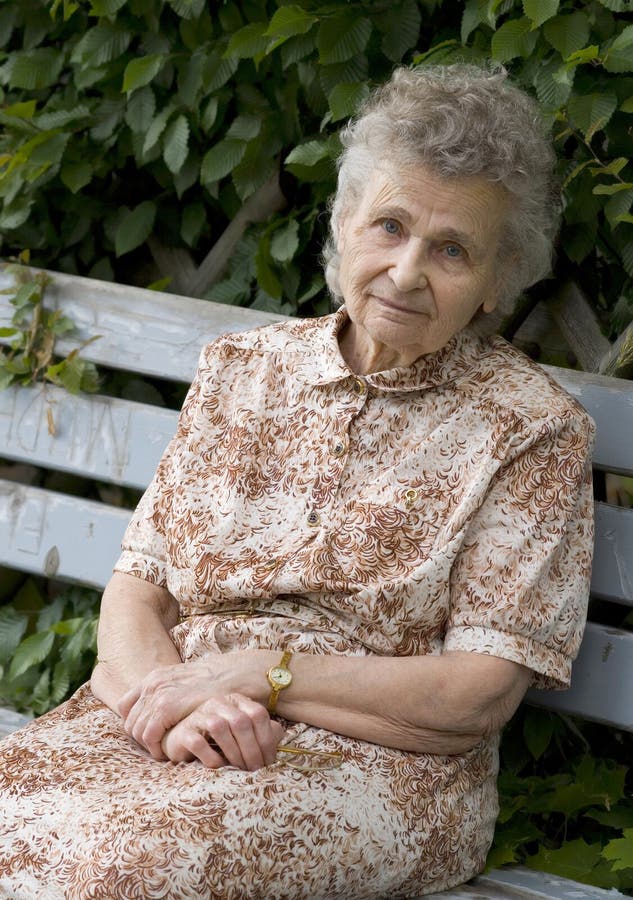 Donna anziana fotografia stock. Immagine di pensione, lifestyle - 2580766