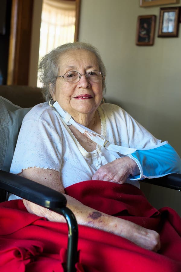 Donna anziana immagine stock. Immagine di alzheimer, domestico - 29009691
