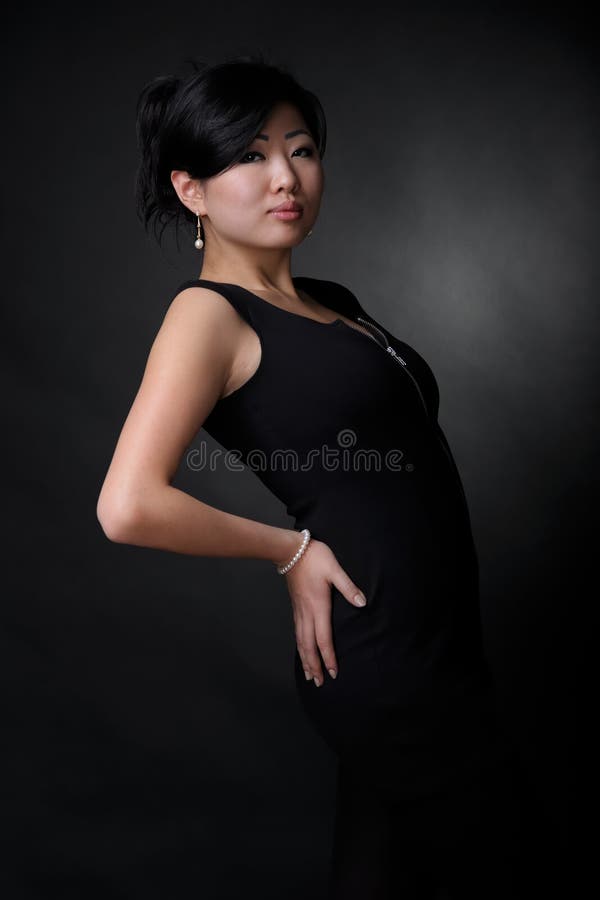 Modella Asiatica in Abito Lungo Immagine Stock - Immagine di carino ...