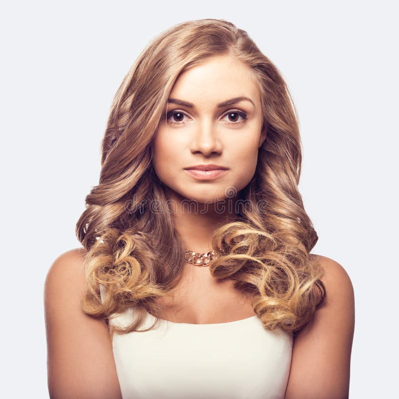 Donna bionda sveglia w immagine stock. Immagine di attraente - 42775845