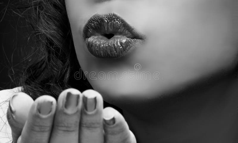 Donna Che Soffia Un Bacio Immagine Stock Immagine Di Grande 37624445
