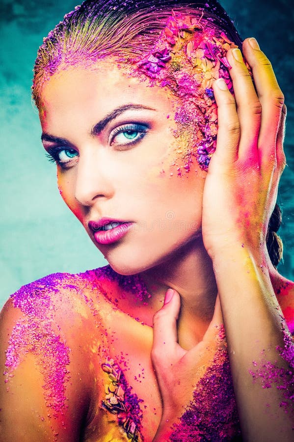 Donna Con Body Art Colourful Immagine Stock - Immagine di bellezza ...
