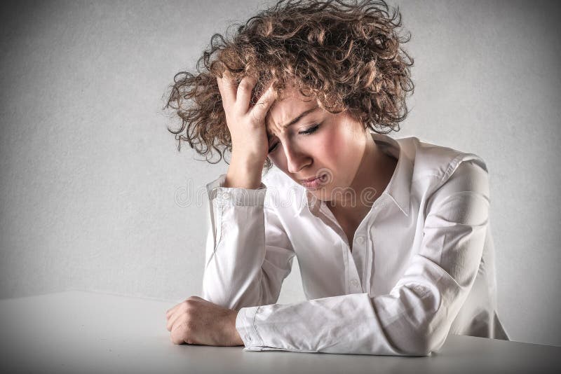 Giovane donna disperata immagine stock. Immagine di dolore - 28473055
