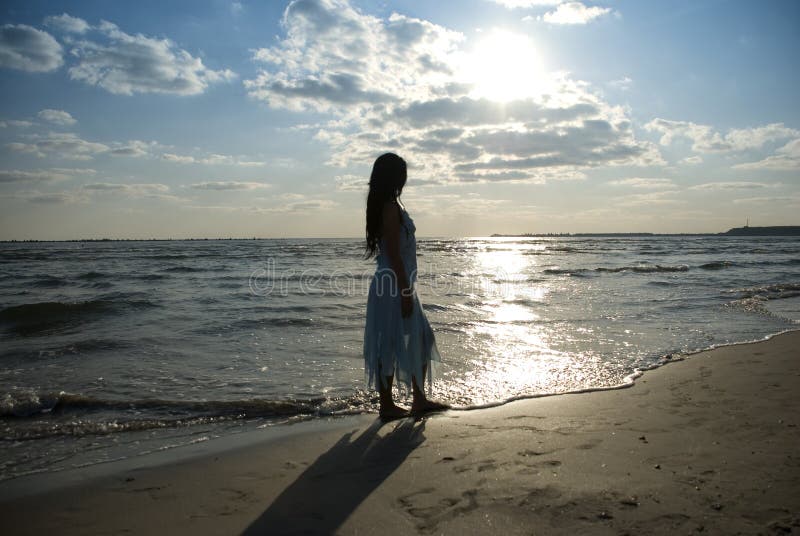 Donna in mare fotografia stock. Immagine di sguardo, distensione - 6351302