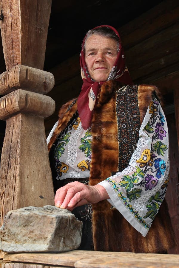 Donna rumena fotografia editoriale. Immagine di religione - 79562666