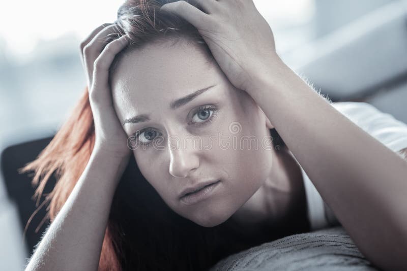 Donna Triste Funerea Che Allenta Interesse Immagine Stock - Immagine di ...