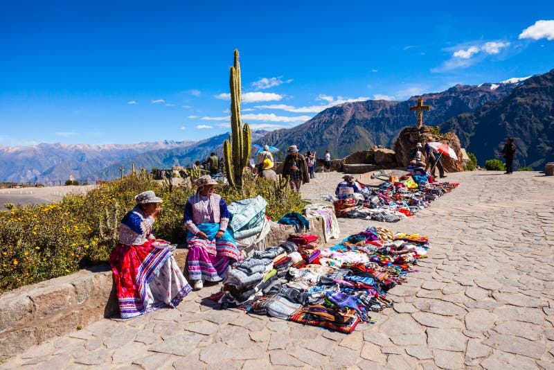 Donne peruviane fotografia editoriale. Immagine di america - 68156831