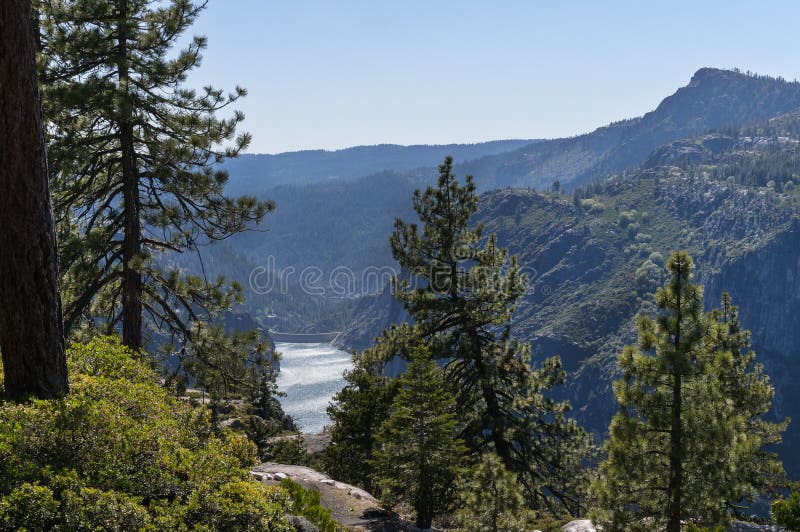 Lago Donnell, California imagen de archivo. Imagen de abeto - 31374657