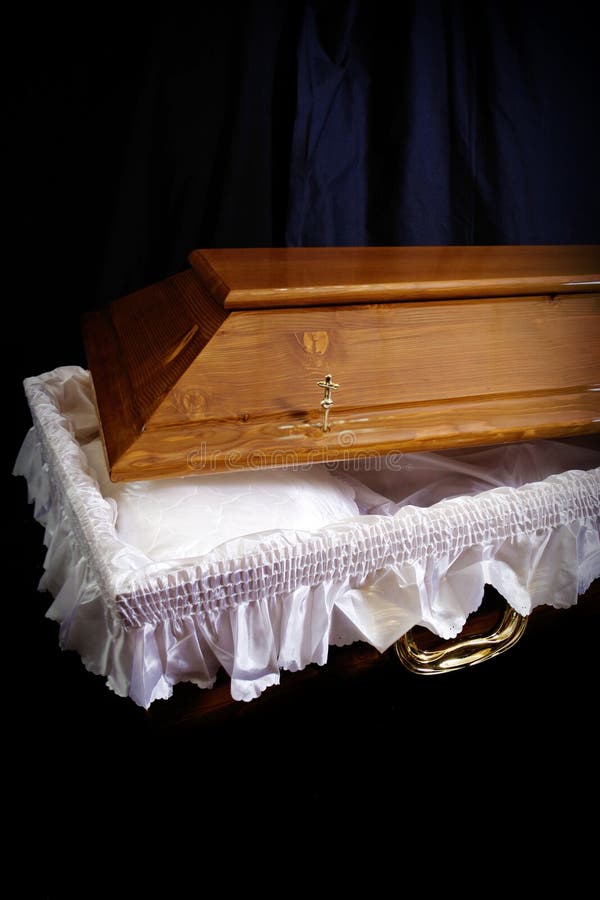 Close-up Van Een Open, Lege Kist in Een Kerk Stock Foto - Image of kist ...