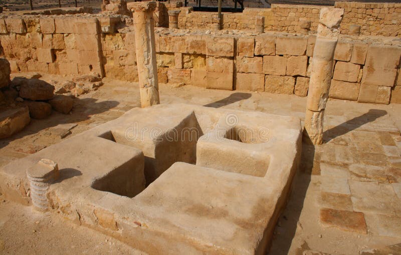 Doopdoopvont, Orthodoxe Kerk, Drie Kaarsen Stock Foto - Image of ...