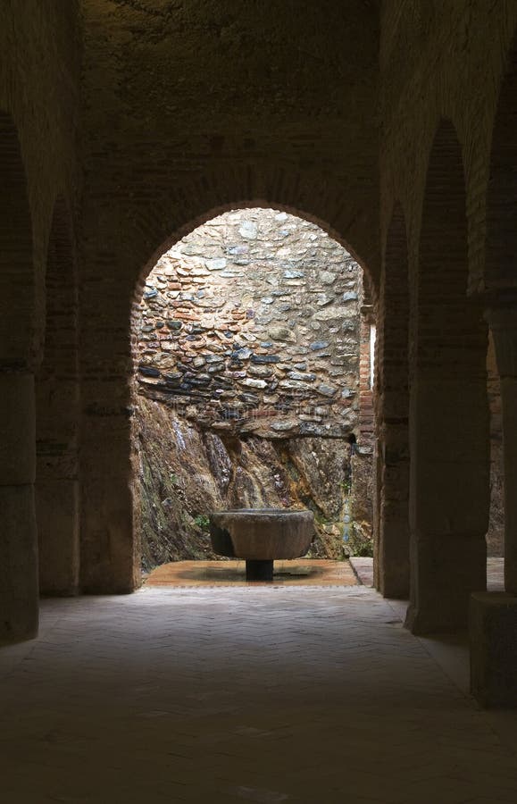 Doopvont stock foto. Image of kerk, godsdienst, beeldhouwwerk - 12760526