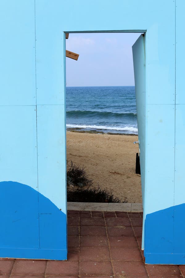 Door - Aperture in the Wall Stock Photo - Image of apartment, doorway ...