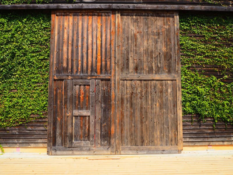 Door of barn wallwood stock photo. Image of building - 67727142