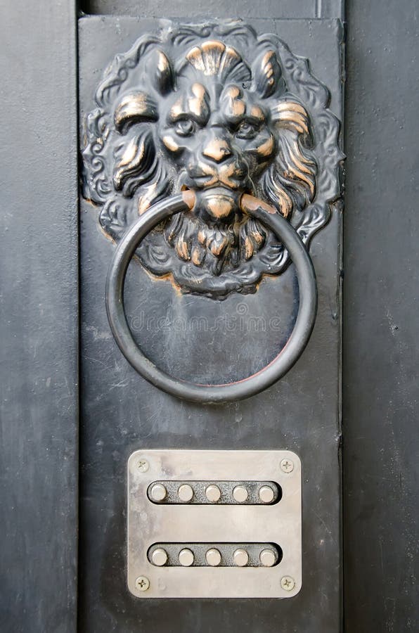 The Door Handle - Lion S Head Stock Photo - Image of entrance, door ...