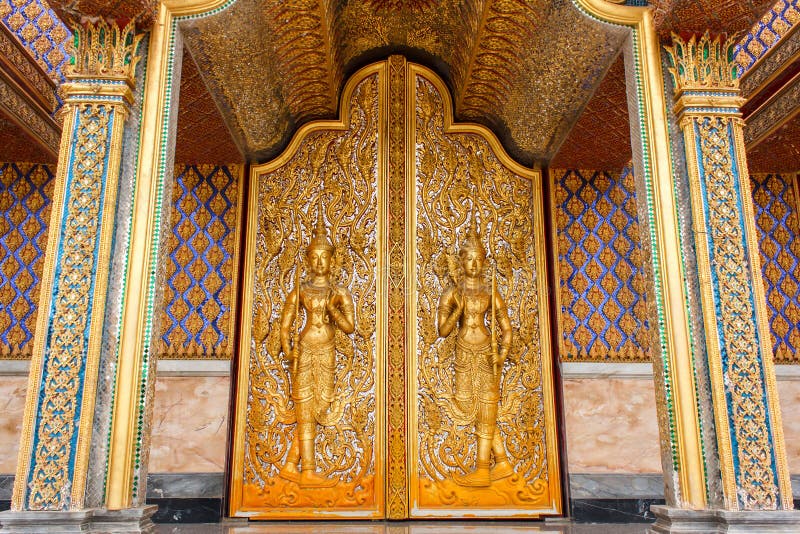 Door woodcarving in temple stock image. Image of buddha - 33109079