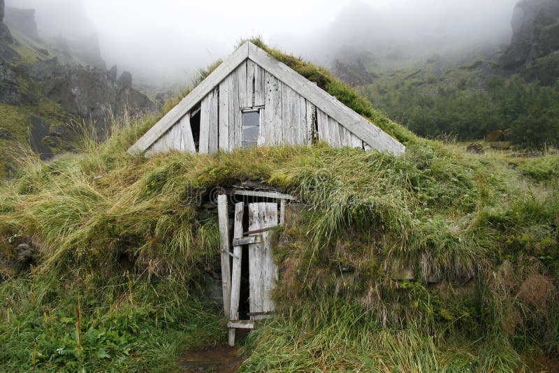Grashuis van IJsland stock afbeelding. Image of typisch - 32150297
