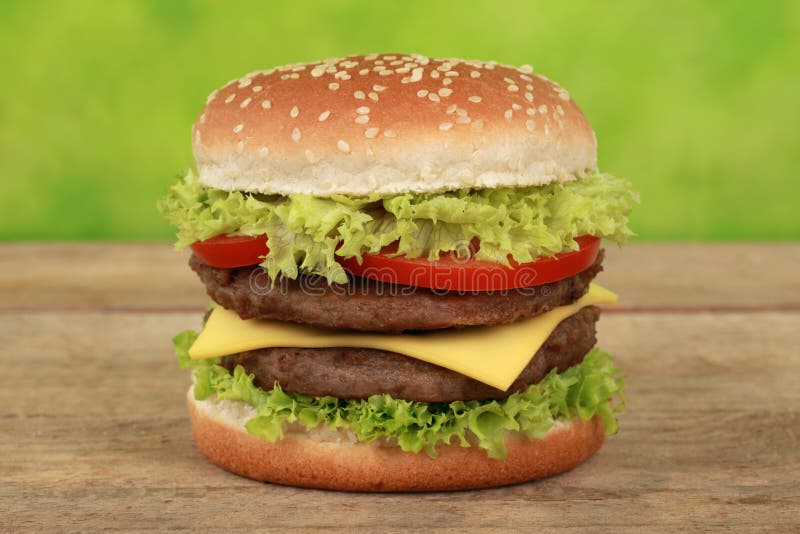 Doppelter Cheeseburger stockfoto. Bild von tomate, cheeseburger - 30852048