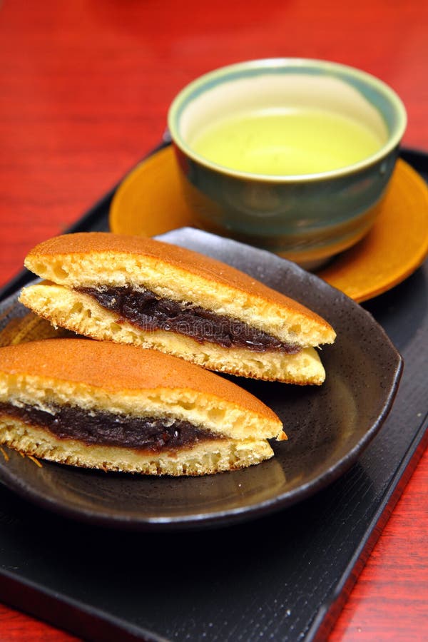 Dorayaki , Japan Confectionery Stock Image - Image of bean, break: 27449665