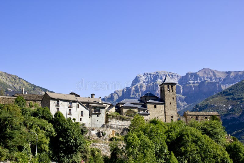San Salvador Church in Torla, Nahe Bei Ordesa Y Monte Perdido National ...