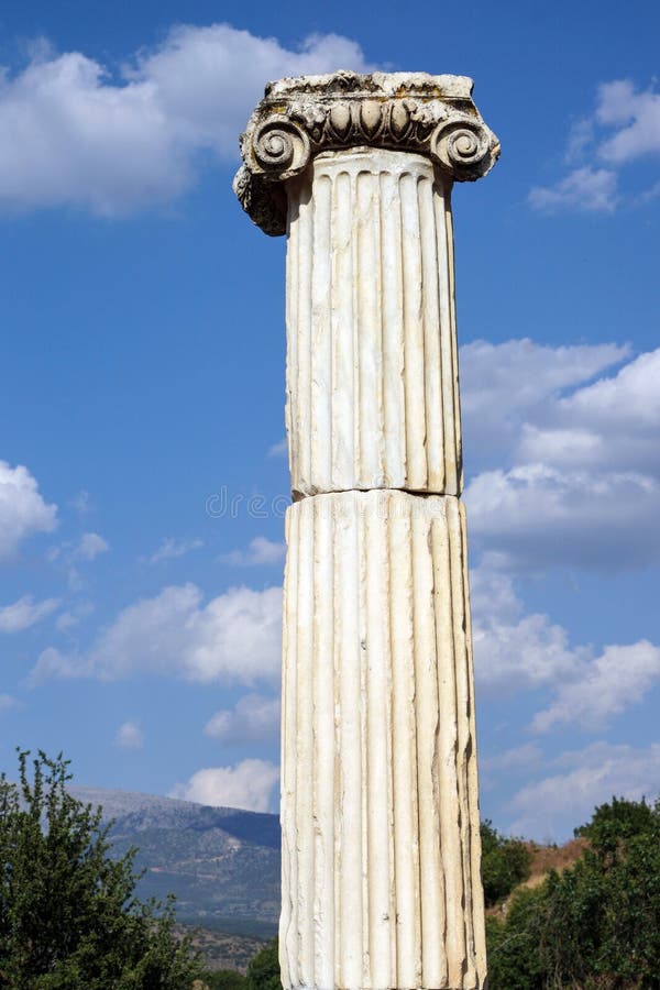 Dorian Column of Temple of Heracles in Agrigento Stock Photo - Image of ...