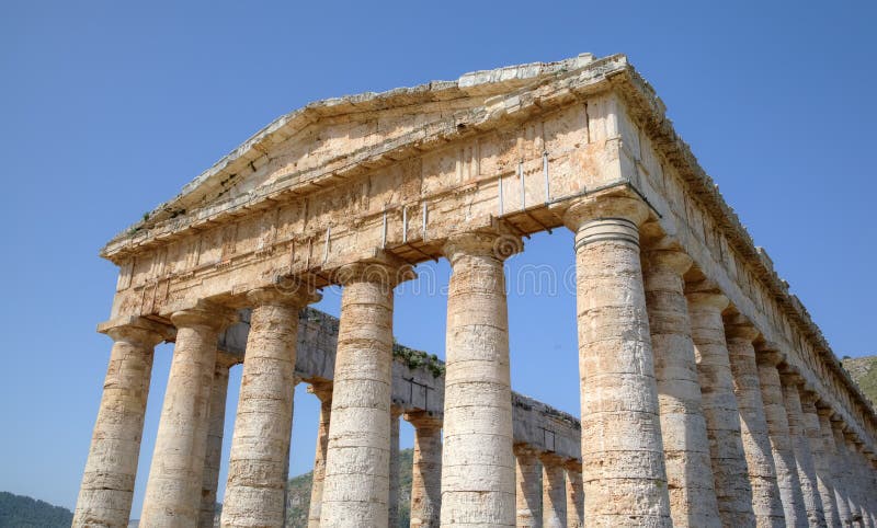 Dorisk tempel i Segesta fotografering för bildbyråer. Bild av ...