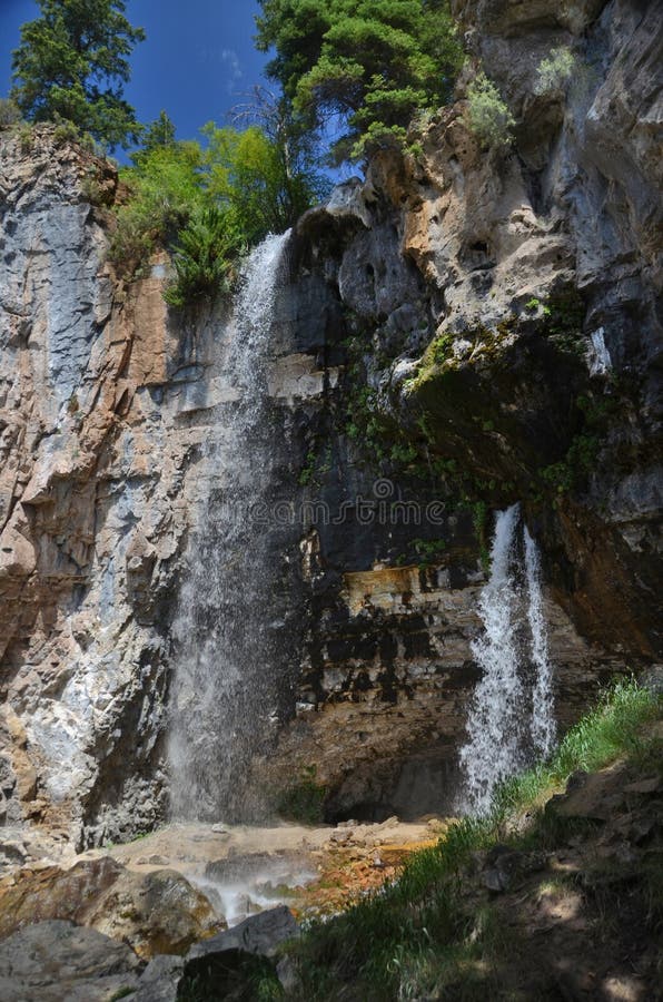 Dos cascadas foto de archivo. Imagen de caminar, emigre - 23965804
