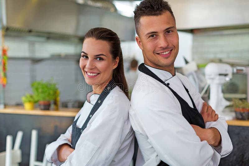 El Retrato De Cocineros Combina Poniendo Las Manos Junto Y Animar Foto ...