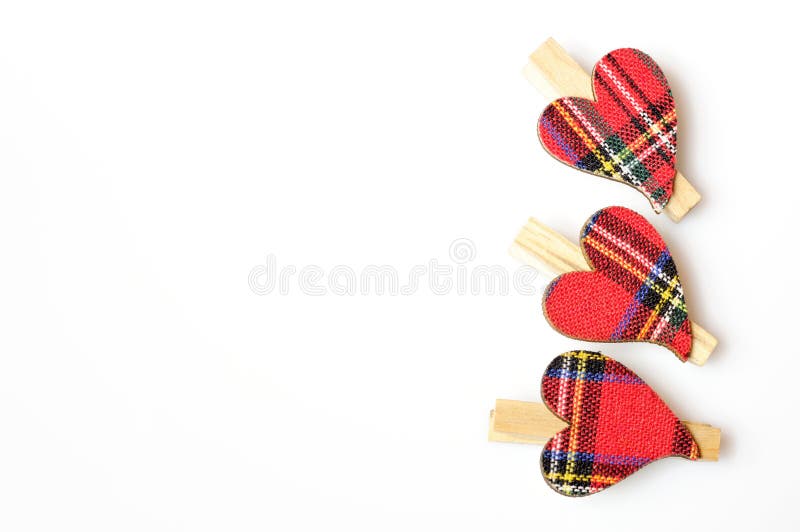 Dos Corazones Con El Material, Con Los Corchetes De Madera Imagen de ...