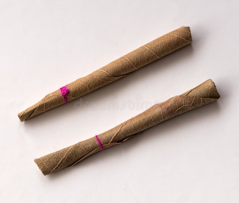 El Beedi Es Un Cigarrillo Fino, Indio Llenado De Las Escamas Del Tabaco ...