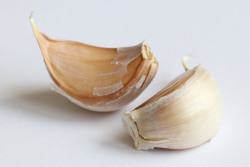 Dos dientes de ajo. foto de archivo. Imagen de hierba - 212499414