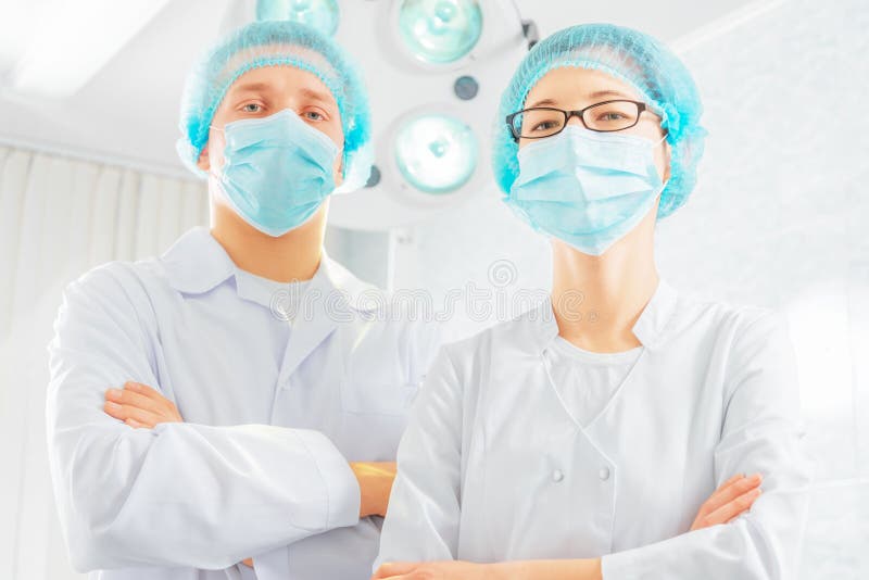 Dos Doctores De Los Cirujanos Foto de archivo - Imagen de hospital ...