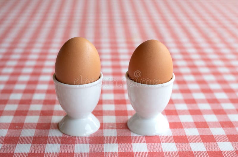 Dos huevos imagen de archivo. Imagen de frescura, huevos - 16735781