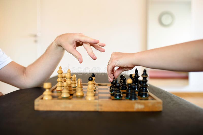 Dos Jugadores Jugando Al Ajedrez Foto de archivo - Imagen de jugador ...